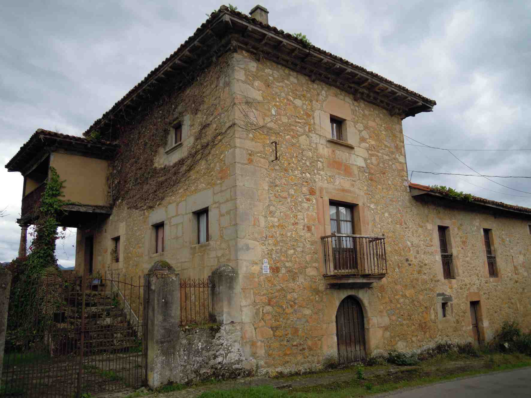 LA MORADA DE UNO DE LOS GRANDES LINAJES DEL CONCEJO DE PARRES (ASTURIAS ...
