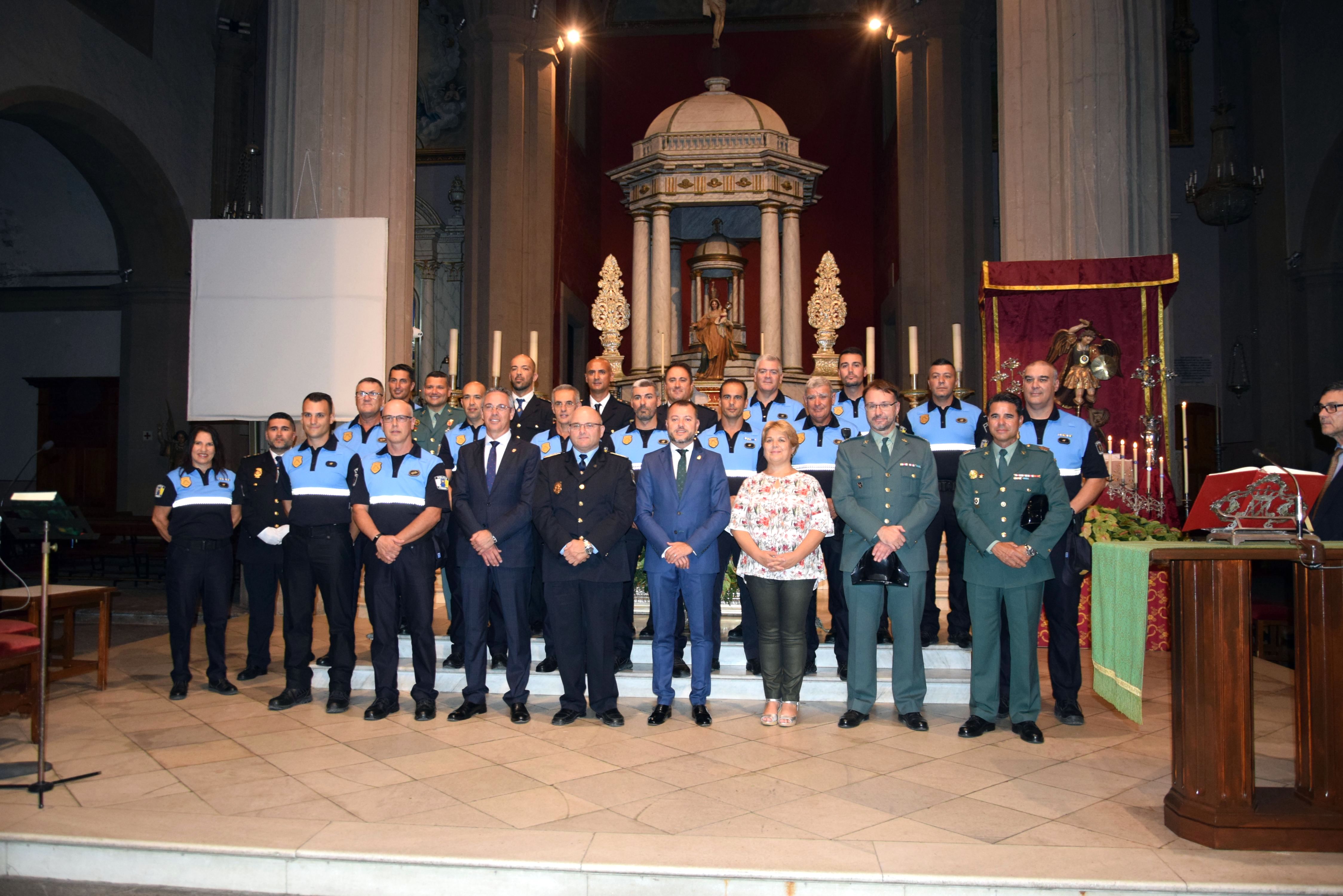 GÁLDAR (GRAN CARIA) RINDE HOMENAJE A SU POLICÍA – Real Asociación ... GÁLDAR (GRAN CARIA) RINDE HOMENAJE A SU POLICÍA – Real Asociación ...