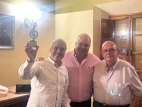 “MÚSICA PARA TODOS” DEL PERIODISTA TOM MARTIN BENÍTEZ, CONFERENCIA ...